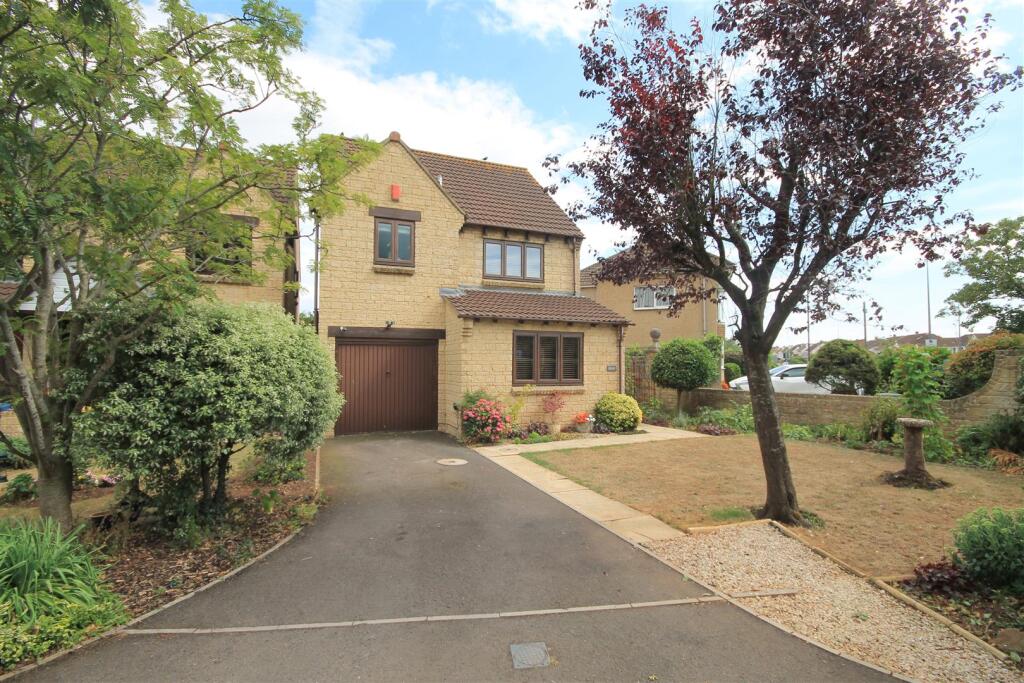 4 bedroom detached house for sale in Bromley Heath Road, Downend ...