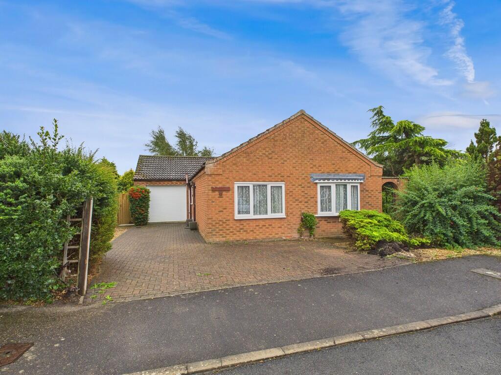 2 bedroom detached bungalow for sale in Clinton Way, Woodhall Spa, LN10