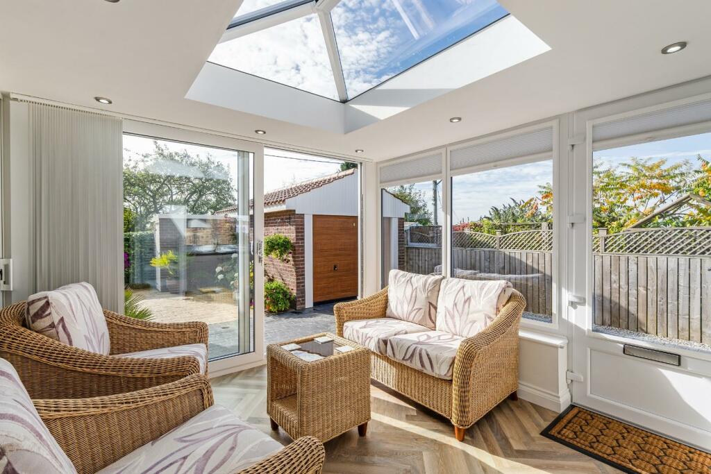 2 bedroom detached bungalow for sale in Gwenva Rise, Hunsingore ...