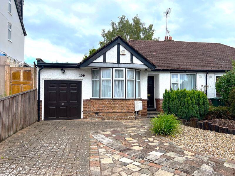 2 bedroom semi-detached bungalow for sale in Russell Lane, London, N20