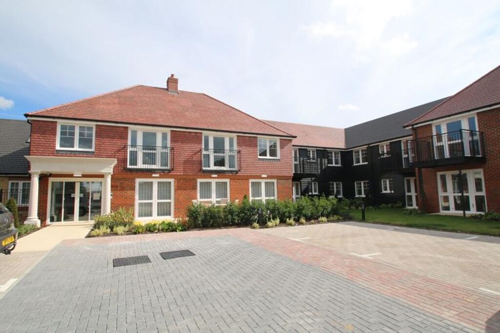 2 bedroom ground floor flat for sale in Smallhythe Road, Tenterden, TN30