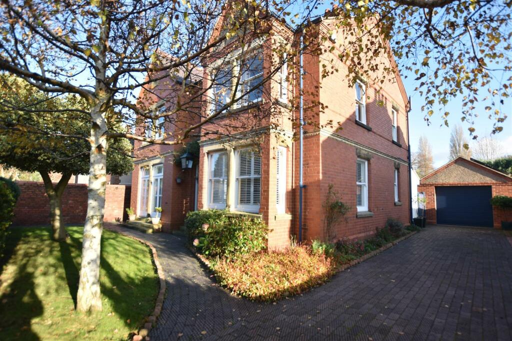 4 bedroom detached house for sale in Acton Road, Wrexham, LL11