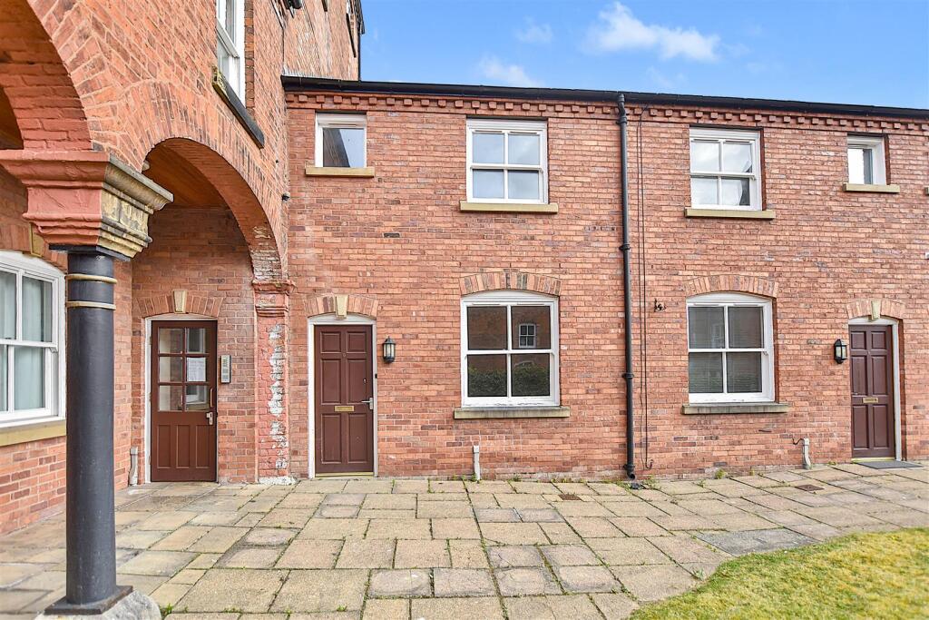 2 bedroom terraced house for sale in Y Werddon, Pentrefelin, Wrexham, LL13