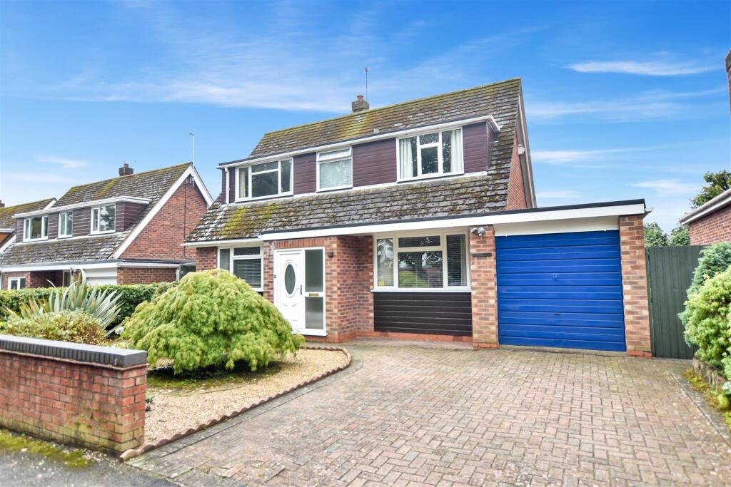 3 bedroom detached house for sale in The Ridgeway, Marchwiel, LL13