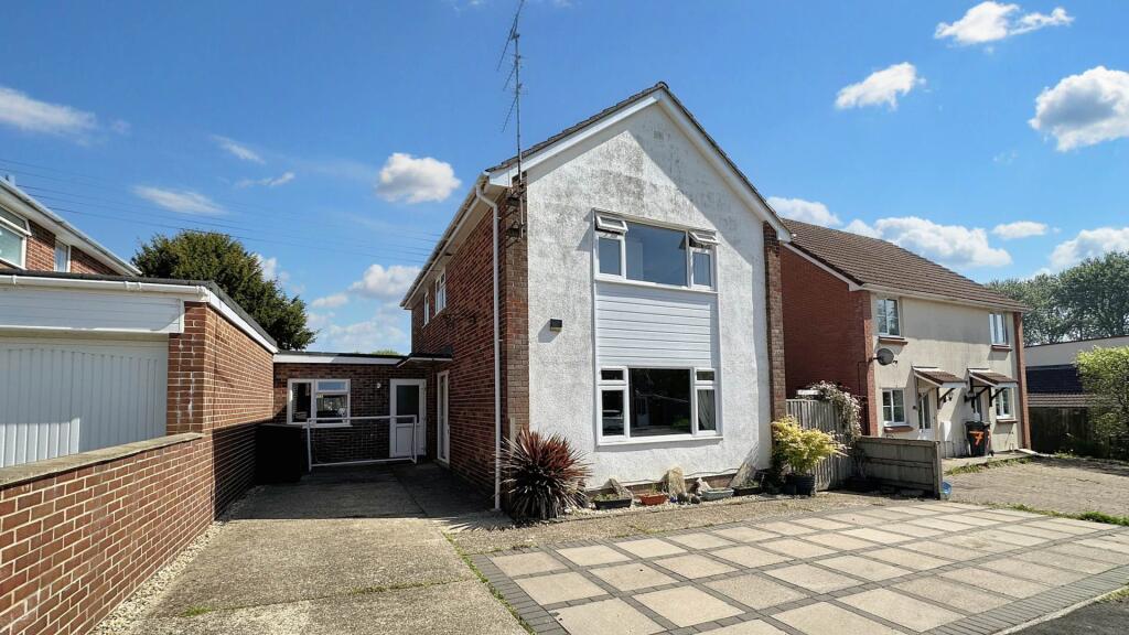 4 bedroom detached house for sale in Furnham Close, Chard, TA20