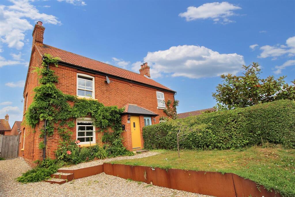 3 bedroom semi-detached house for sale in Eagle Road, Erpingham ...