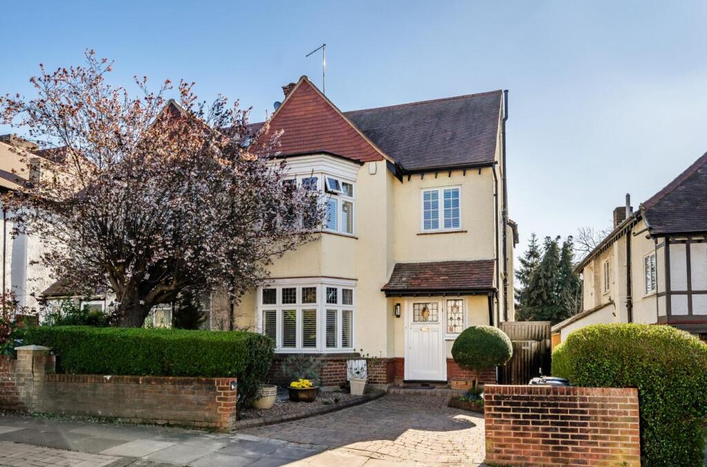 5 bedroom semi-detached house for sale in Finchley Way, West Finchley, N3