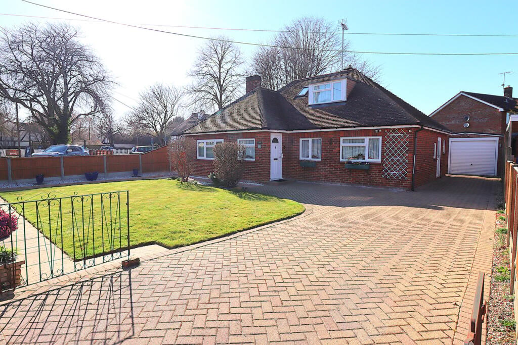 4 bedroom detached bungalow for sale in Prospect Road, Farnborough, GU14