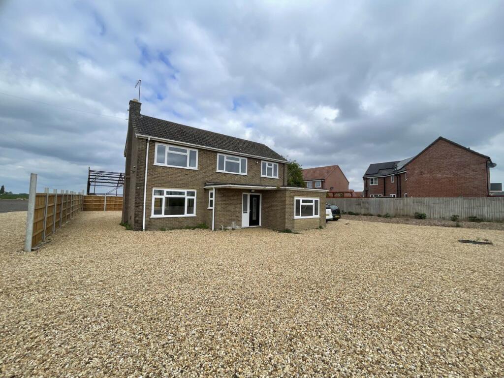 3 bedroom detached house for sale in James Road: Crowland, PE6