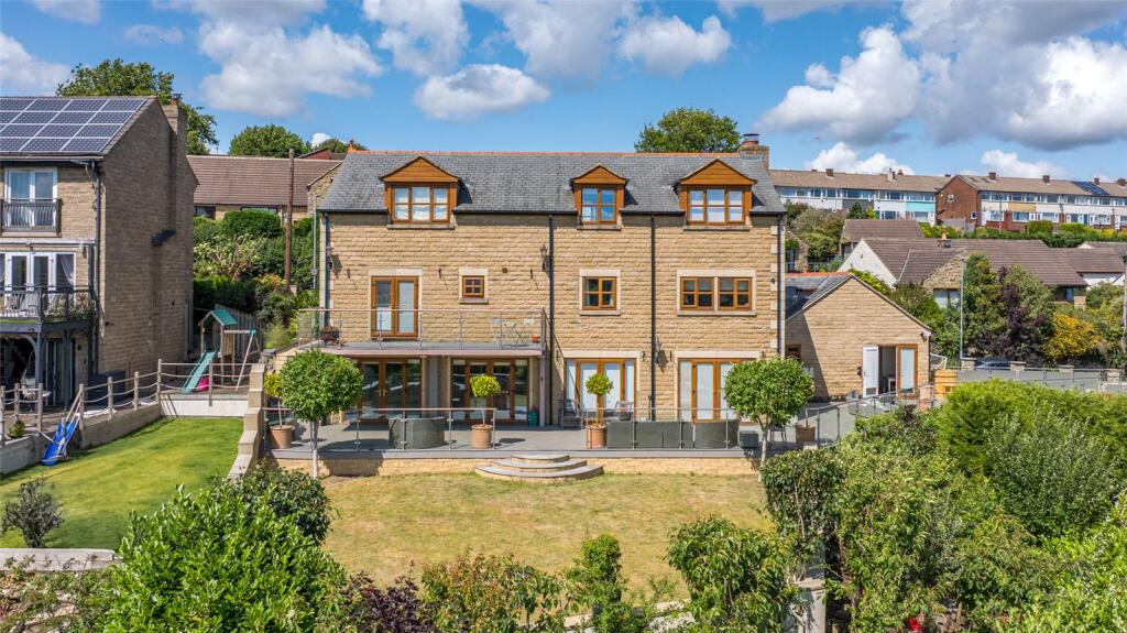 7 bedroom detached house for sale in The View, Hough Side Lane, Pudsey ...
