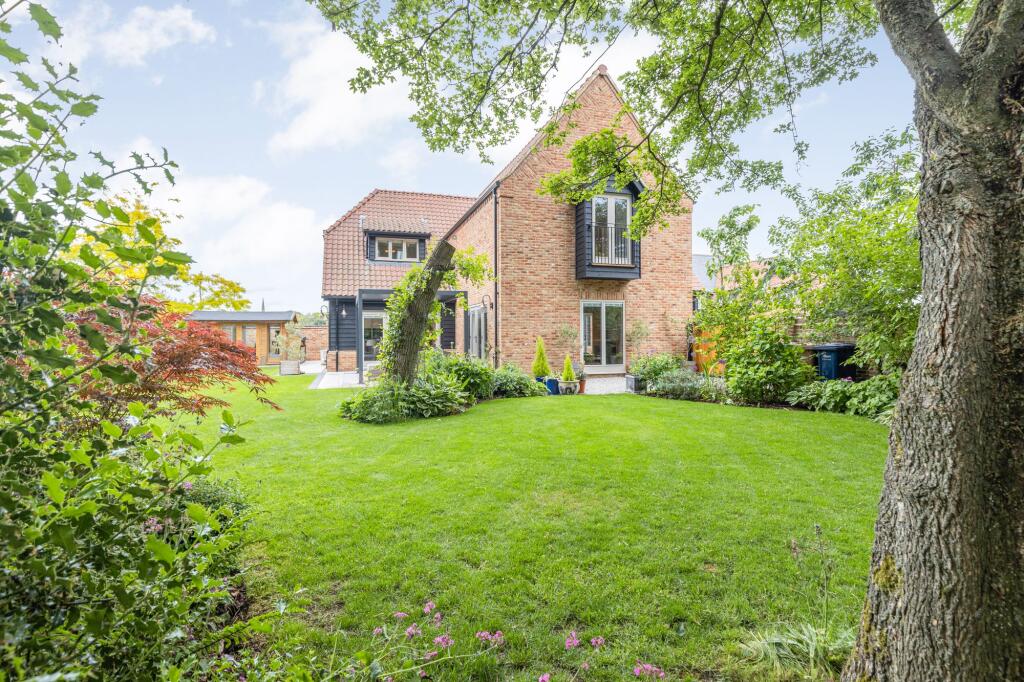 4 bedroom link detached house for sale in Chain Free in Leverington, PE13