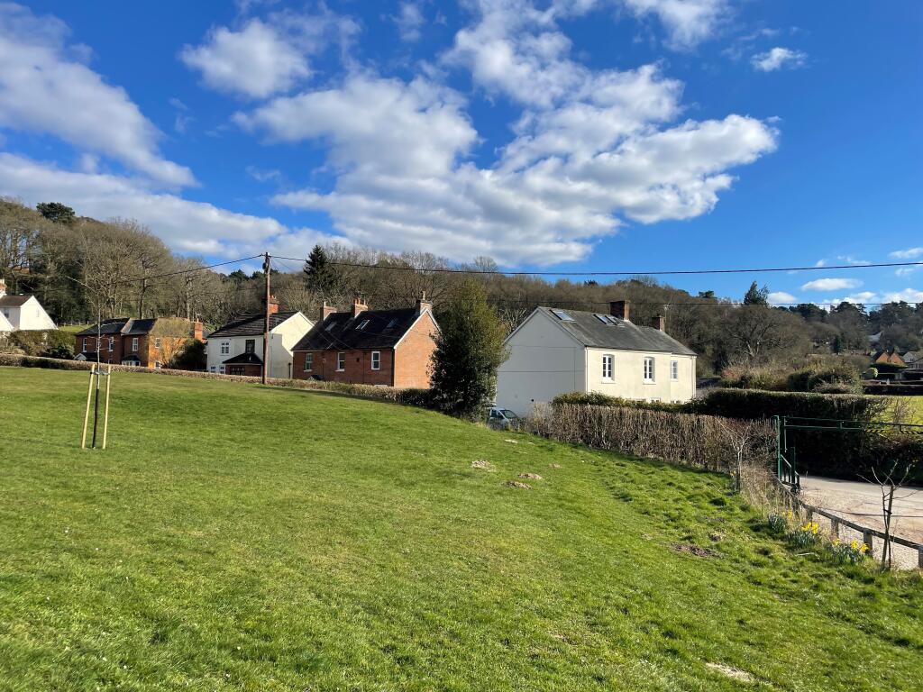 5 bedroom detached house for sale in Tadpole Lane, FARNHAM, GU10