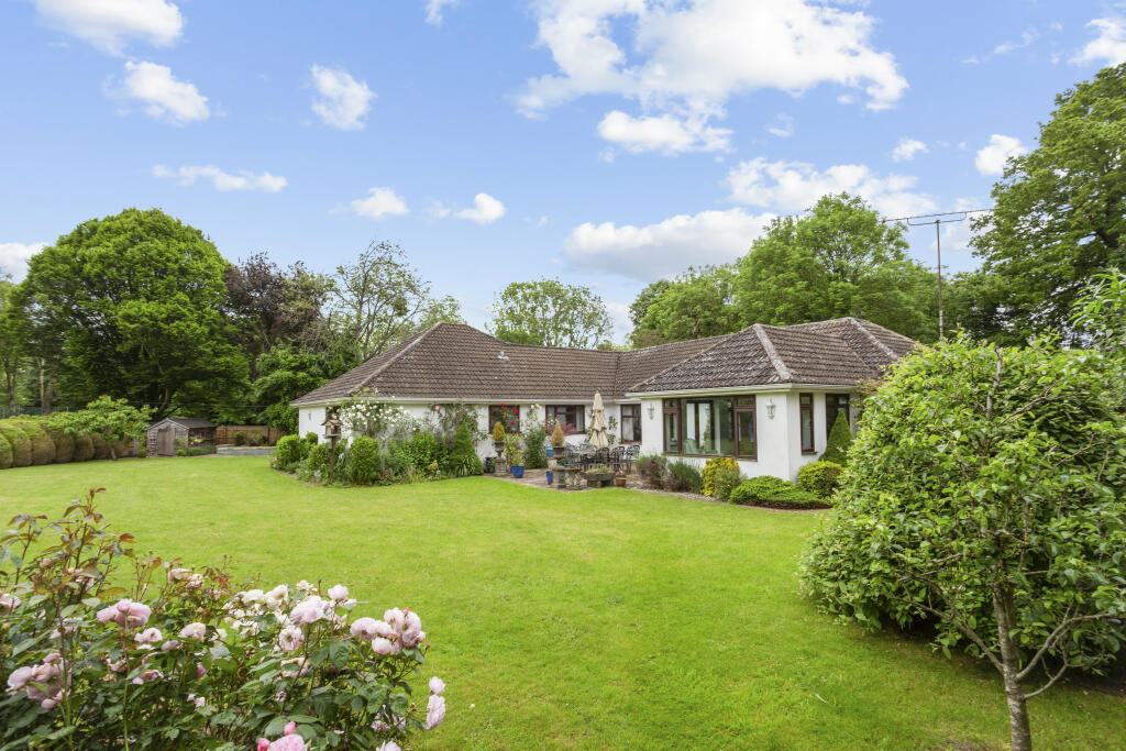 4 bedroom detached bungalow for sale in Mill Lane, Hurley, SL6