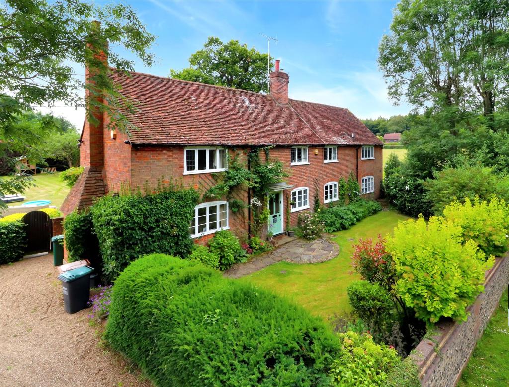 5 bedroom detached house for sale in Great Sarratt Hall Cottage ...
