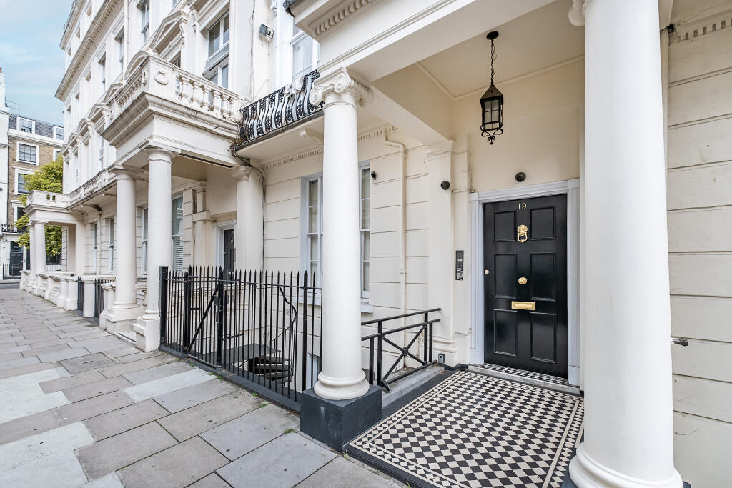 2 bedroom flat for sale in Devonshire Terrace, LONDON, W2