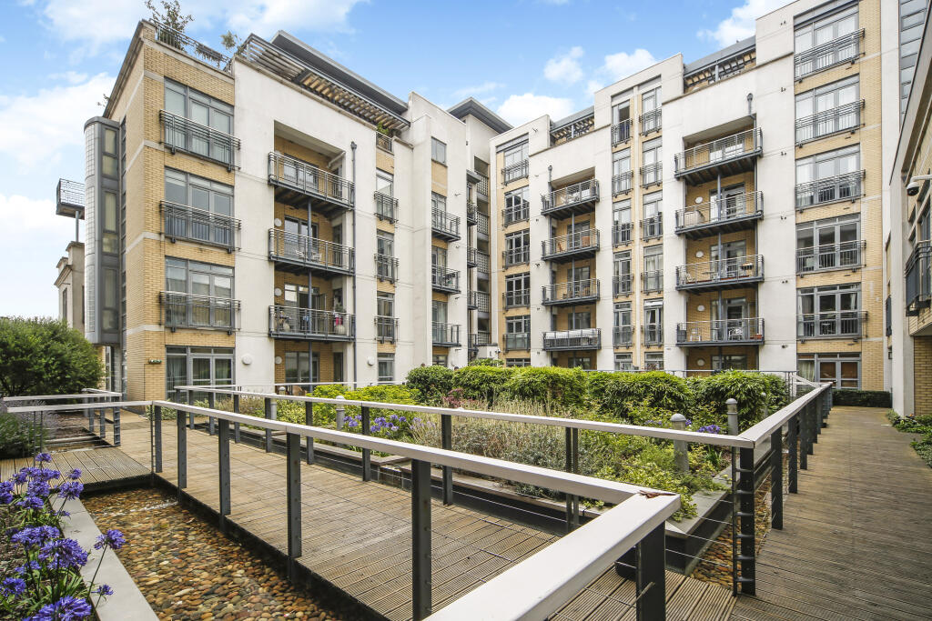 2 bedroom flat for sale in Guildhouse Street, London, SW1V