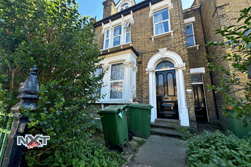 Studio flat for rent in Clova Road, London, E7