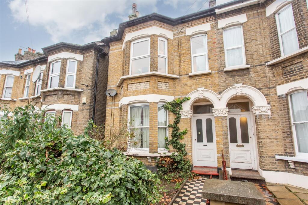 2 bedroom flat for rent in Clova Road, Forest Gate, E7