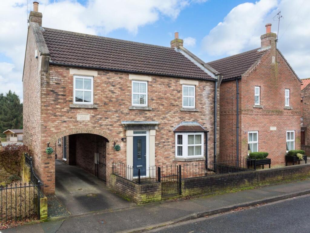 5 bedroom detached house for sale in Hull Road, Cliffe, Selby, YO8