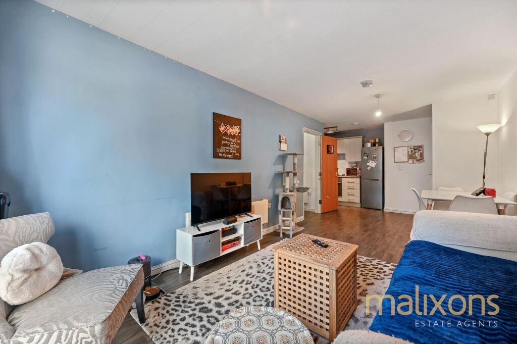 2 bedroom flat for sale in Effra Parade, London, SW2