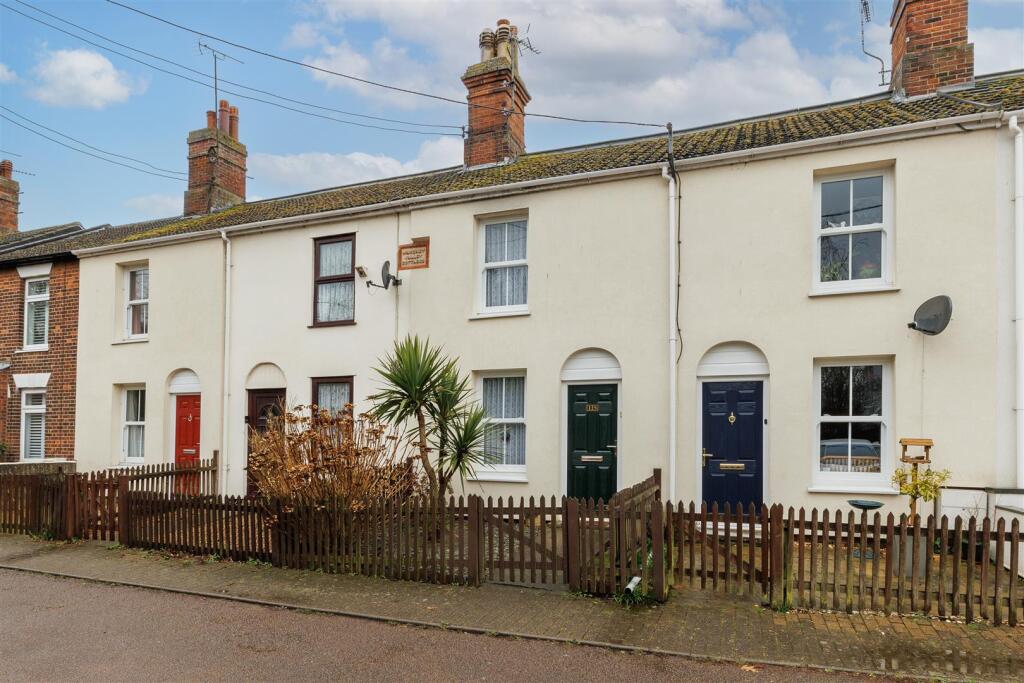 3 bedroom terraced house for sale in Ladys Meadow, Beccles, NR34