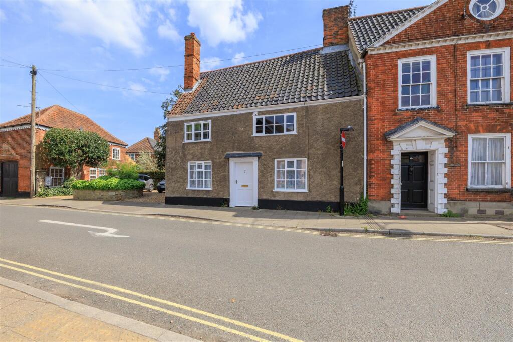 2 bedroom cottage for sale in Old Market, Beccles, NR34
