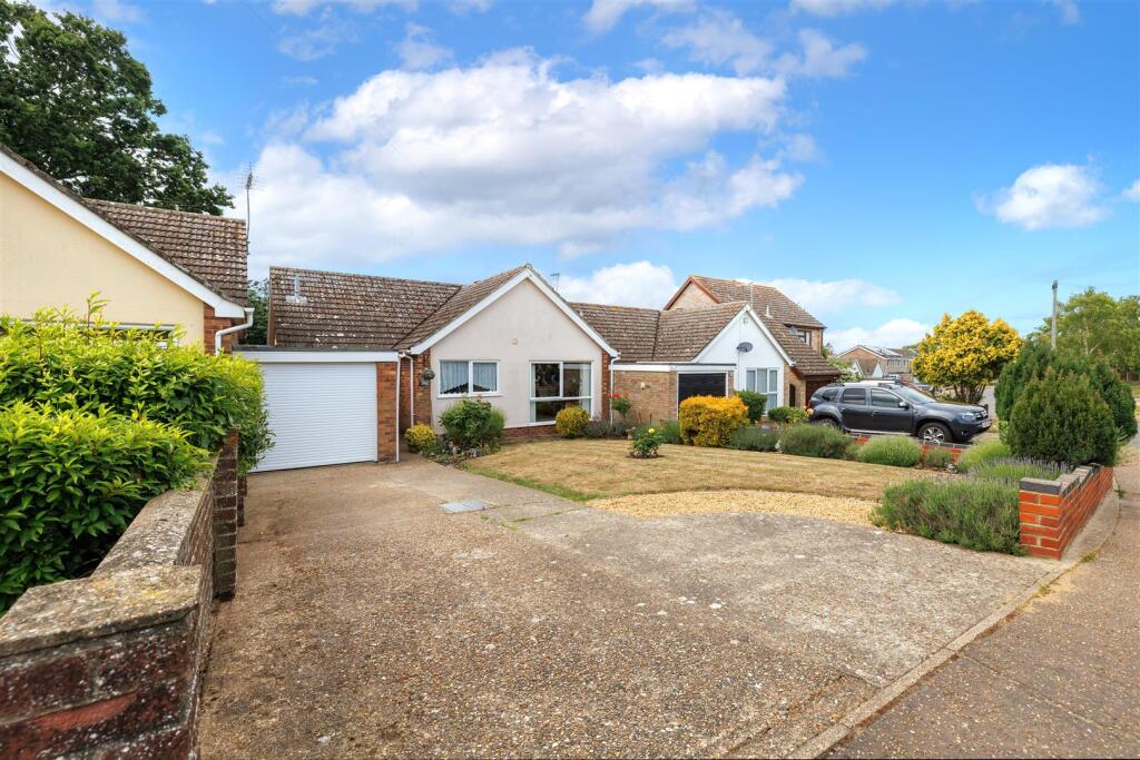 2 bedroom semi-detached bungalow for sale in High Leas, Beccles, NR34