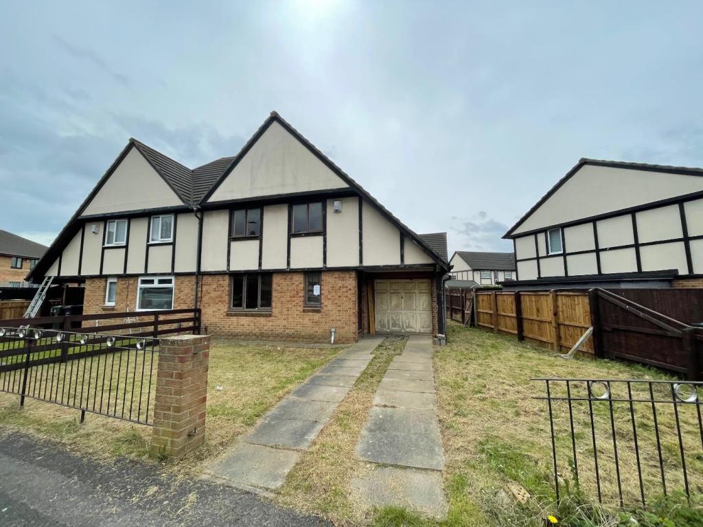2 bedroom semi-detached house for sale in Bruntons Manor Court ...