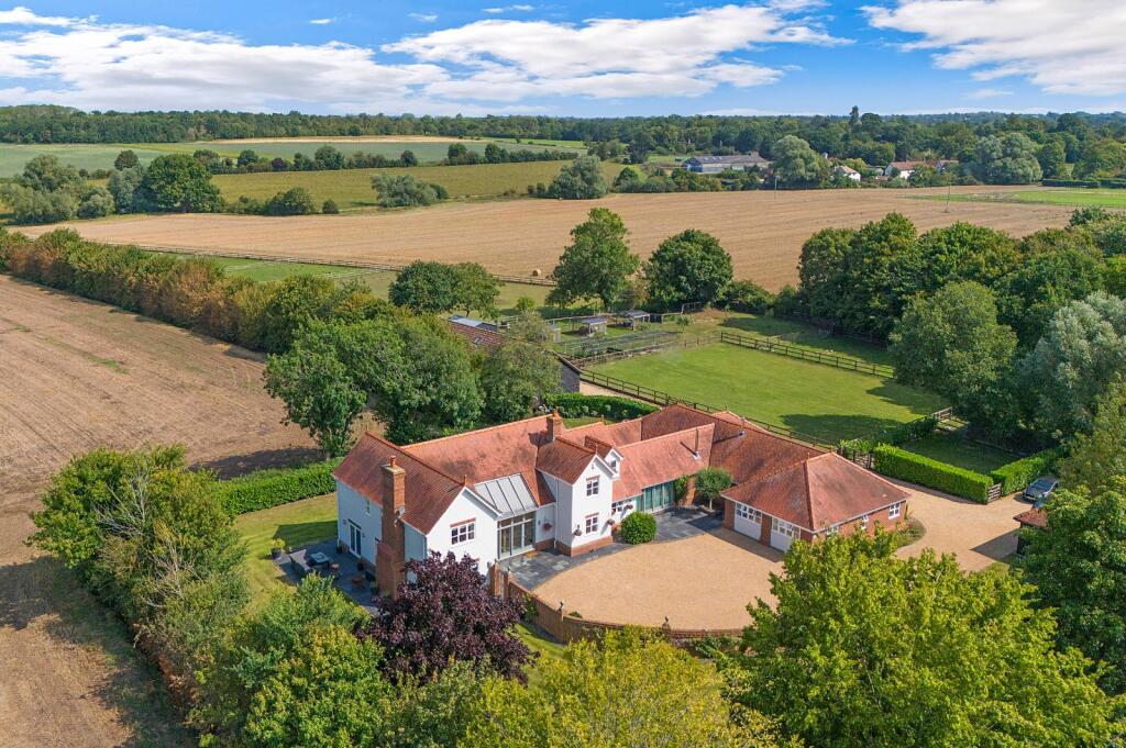 7 bedroom detached house for sale in Hunston, Suffolk, IP31