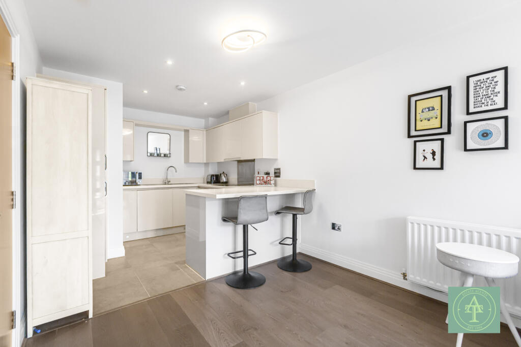 1 bedroom flat for sale in Chelmsford Road, London, N14