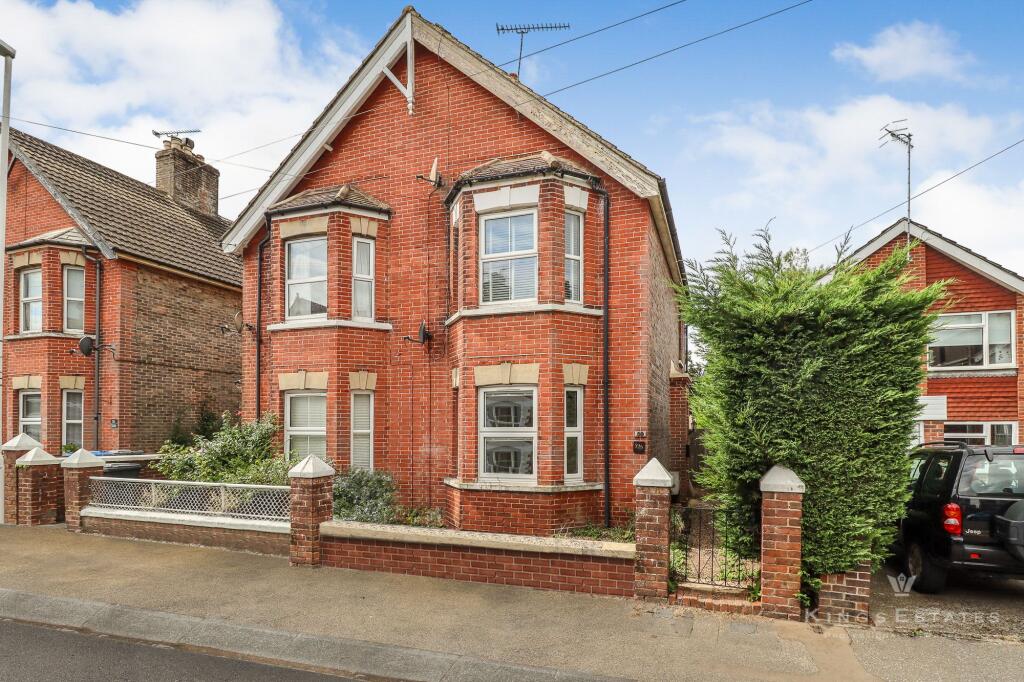 1 bedroom flat for rent in Cantelupe Road, East Grinstead, RH19