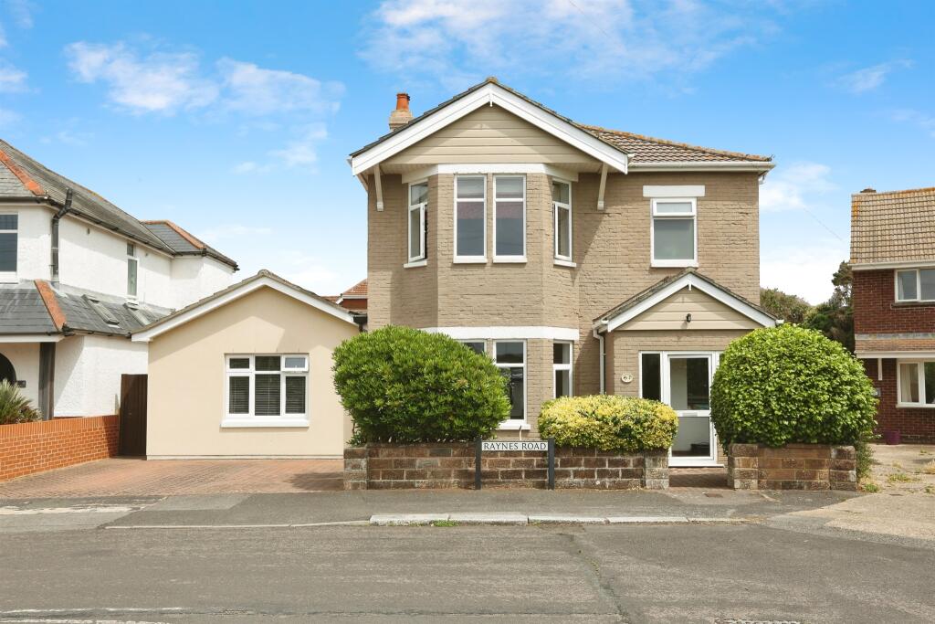 4 bedroom detached house for sale in Raynes Road, Lee-On-The-Solent, PO13