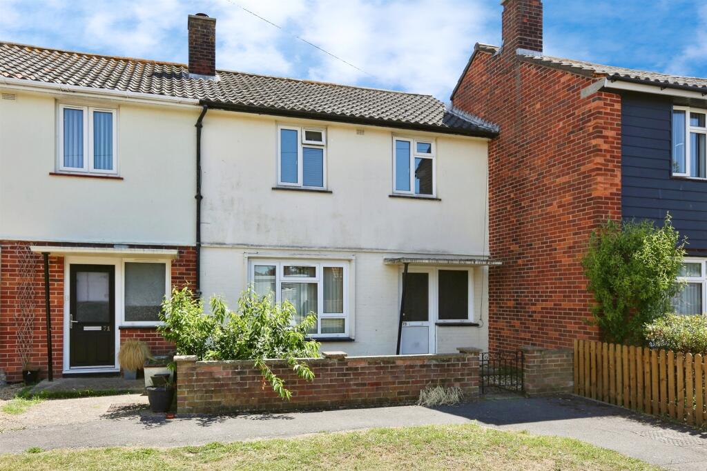 2 bedroom terraced house for sale in Rowner Close, Gosport, PO13