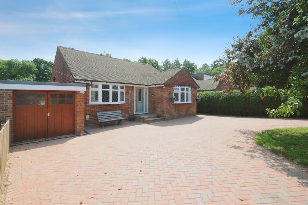 5 bedroom bungalow for sale in Ghyllside Road, Northiam, Rye, TN31