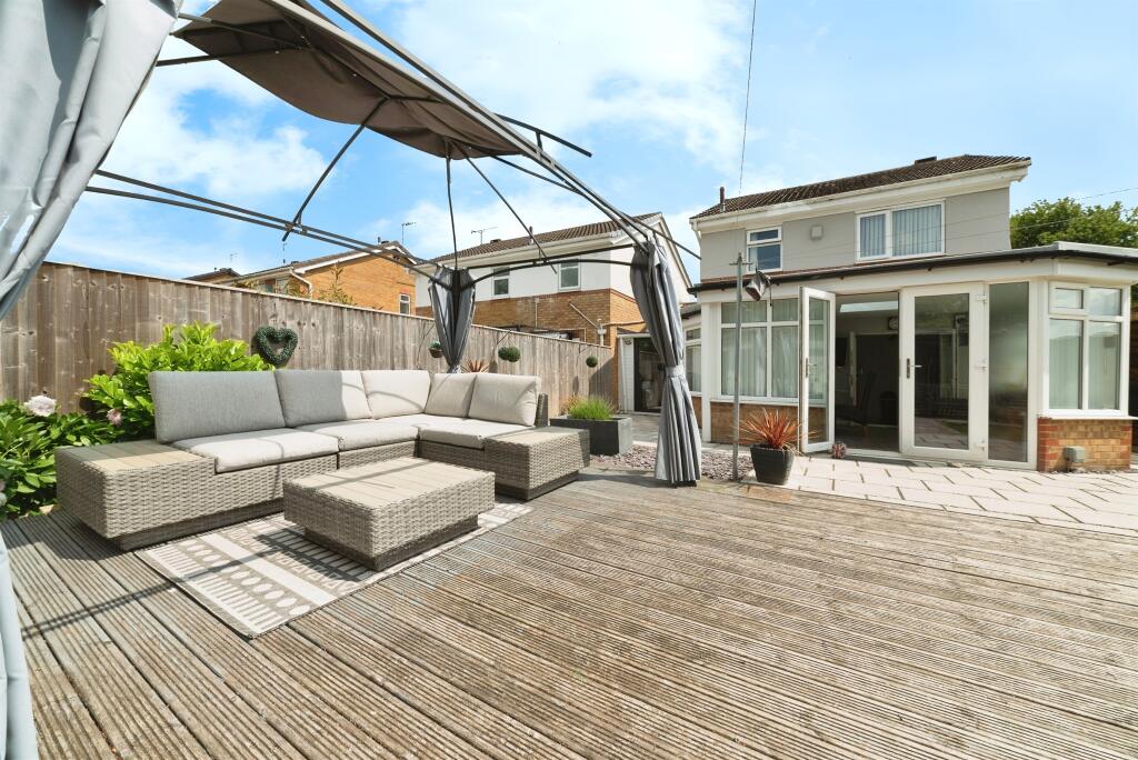 3 bedroom link detached house for sale in Tudor Drive, HULL, HU6