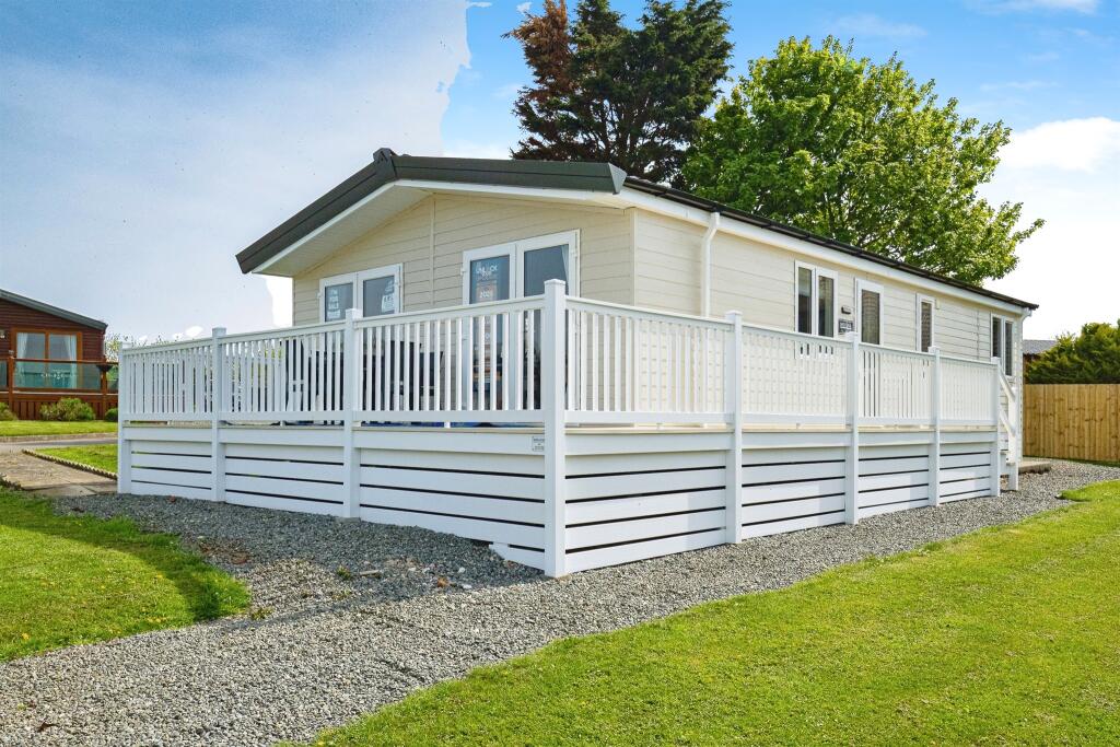 2 bedroom park home for sale in Southfield Lane, Tunstall, Hull, HU12