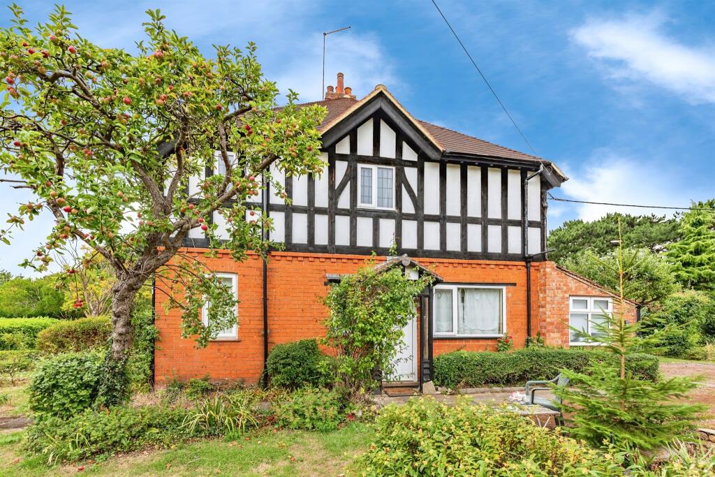 3 bedroom semi-detached house for sale in Manfield Way, Northampton, NN3