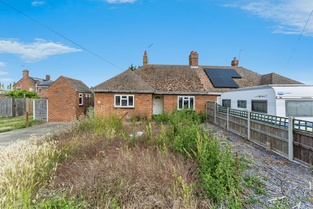 2 bedroom semi-detached bungalow for sale in Festival Close, Manea ...