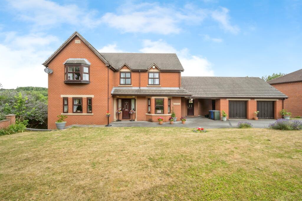 4 bedroom detached house for sale in Windgate Hill, Conisbrough ...