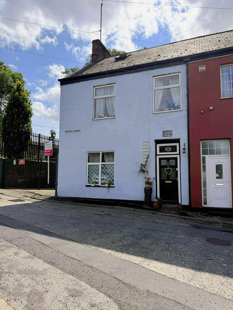 3 bedroom cottage for sale in Brook Square, Conisbrough, Doncaster, DN12