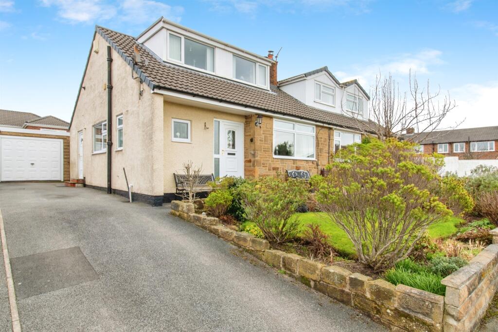 3 bedroom semi-detached bungalow for sale in Redhill Avenue, Tingley ...