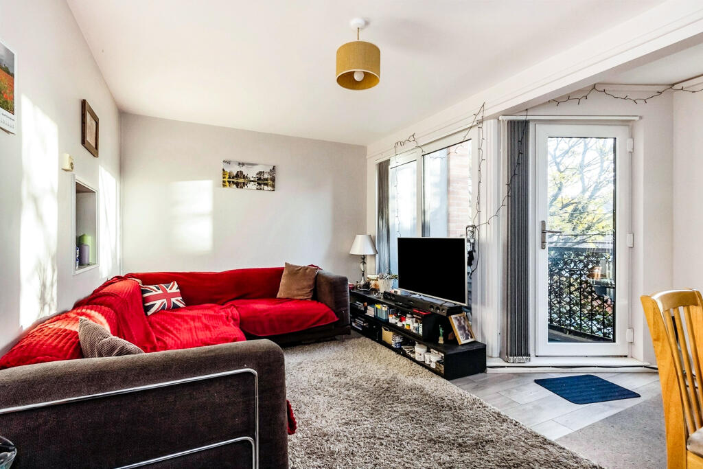 2 bedroom apartment for sale in Keswick Court, Nottingham, NG2