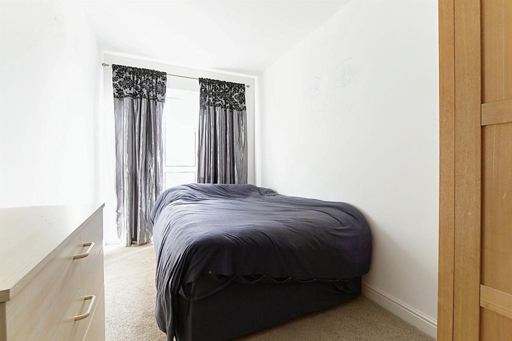 2 bedroom flat for sale in Roundhay Road, Leeds, LS8