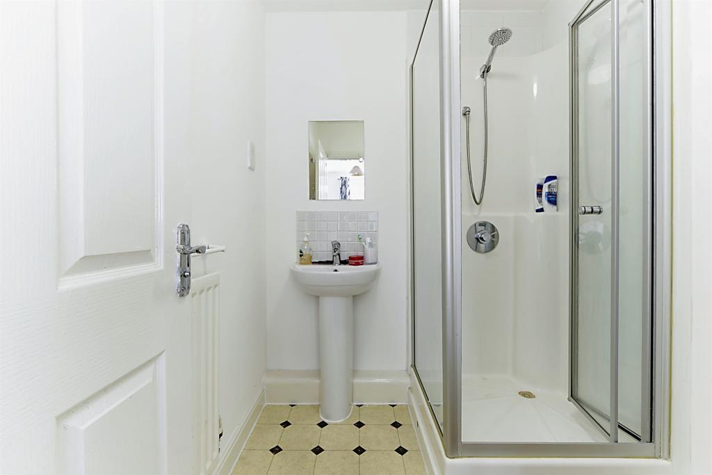 2 bedroom flat for sale in Roundhay Road, Leeds, LS8