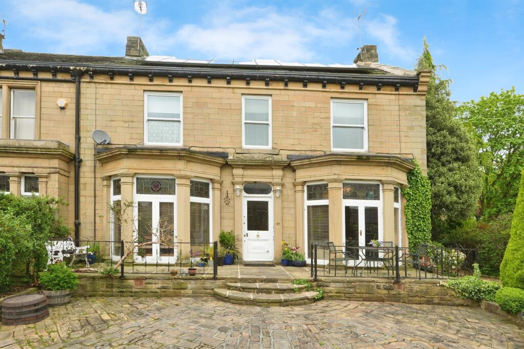5 bedroom semi-detached house for sale in Crawshaw Road, Pudsey, LS28