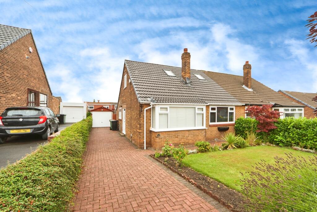 2 bedroom semi-detached house for sale in Springbank Drive, Farsley ...