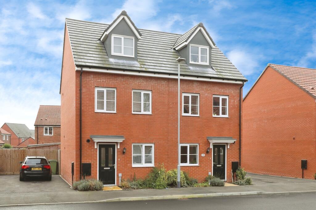 3 bedroom semi-detached house for sale in Henry Mews, Retford, DN22