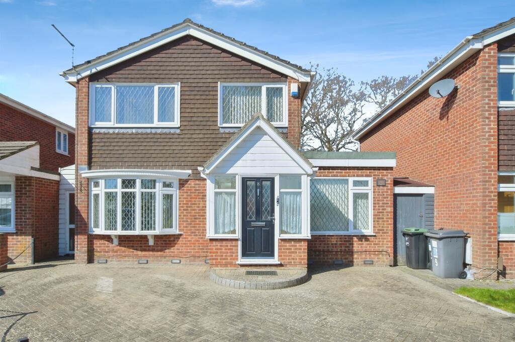4 bedroom detached house for sale in Greaves Close, Bournemouth, BH10