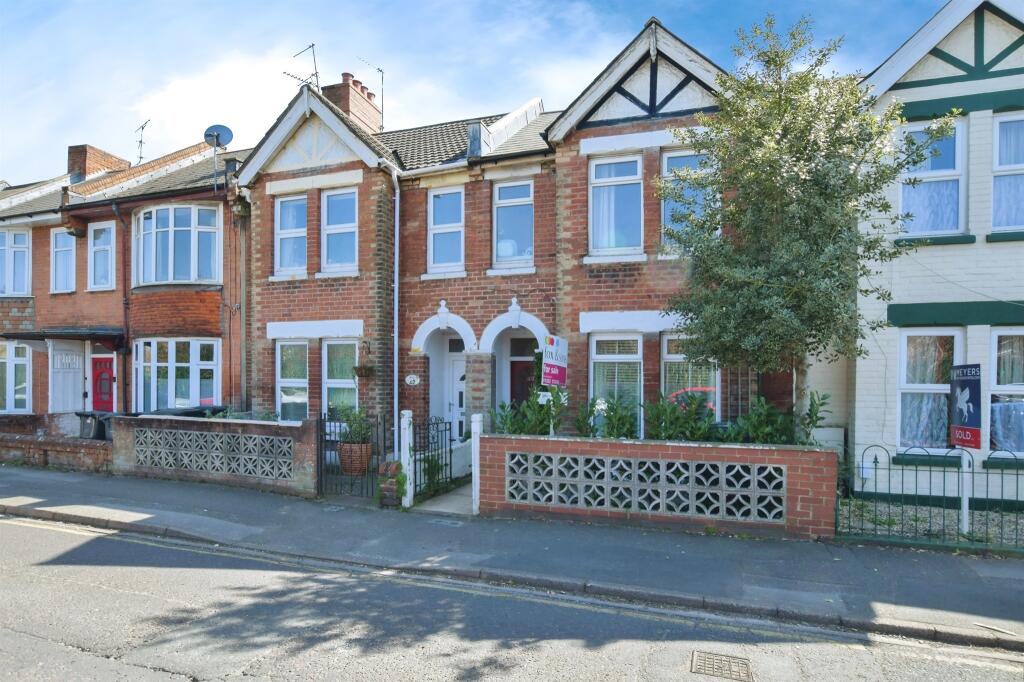 2 bedroom ground floor flat for sale in St. Clements Road, BOURNEMOUTH, BH1