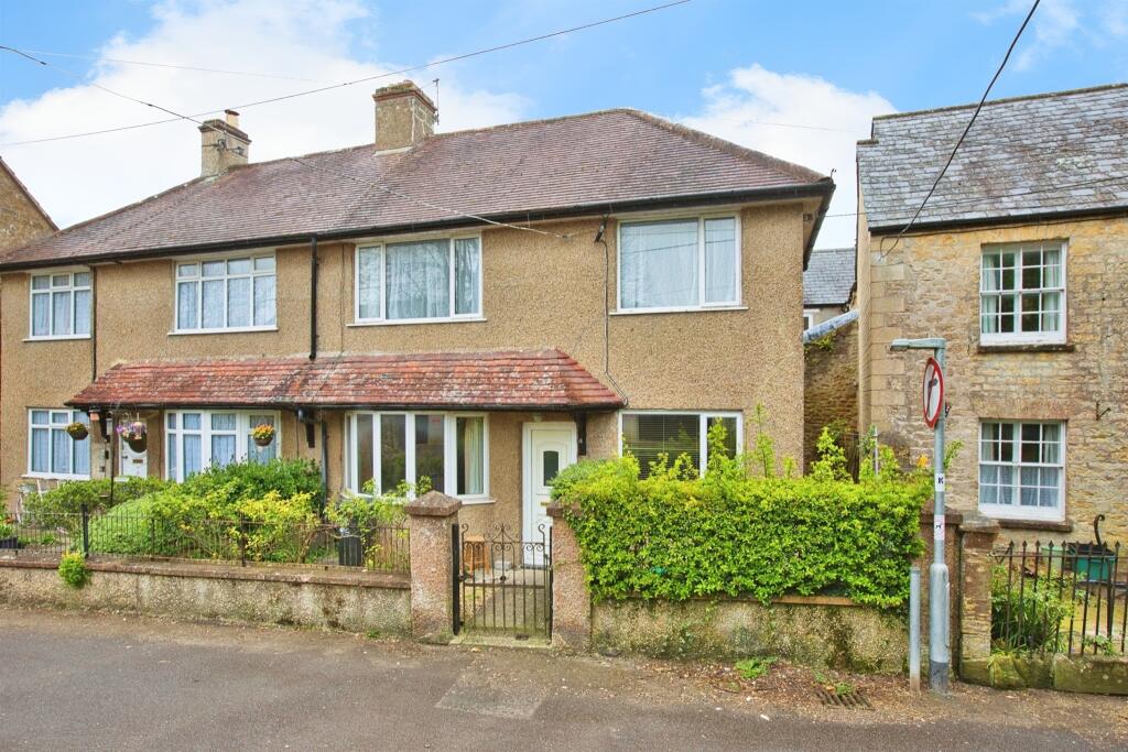 2 bedroom semi-detached house for sale in Church Path, Crewkerne, TA18